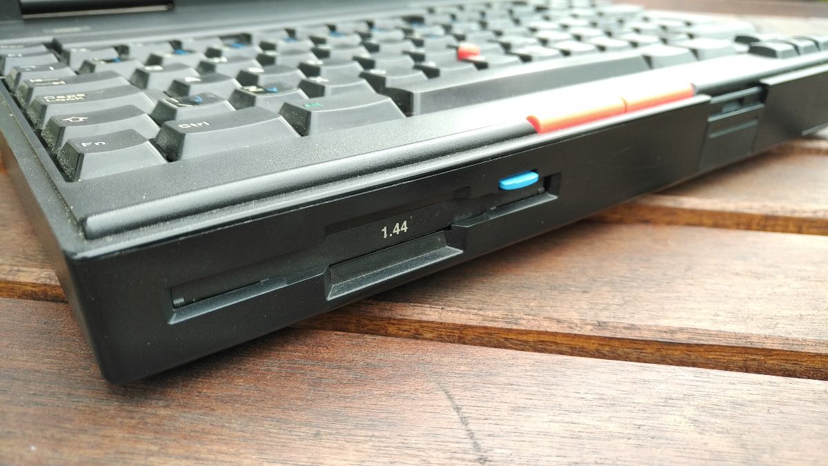 IBM ThinkPad 340CSE | 瑞邦电脑